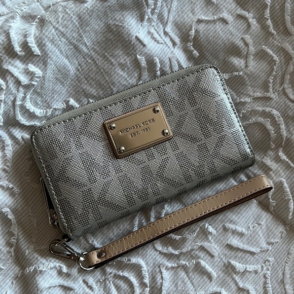Michael Kors | Bags | Michael Kors Wrislet Wallet | Poshmark